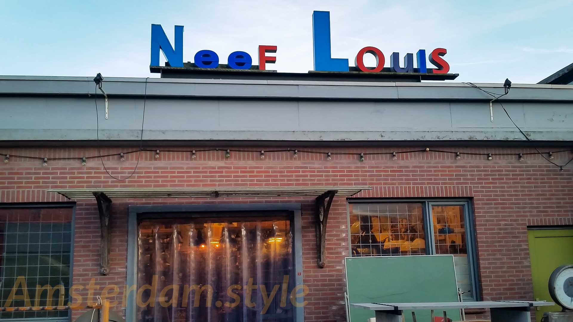 Neef Louis Design & Van Dijik en Ko : vintage and retro boutiques